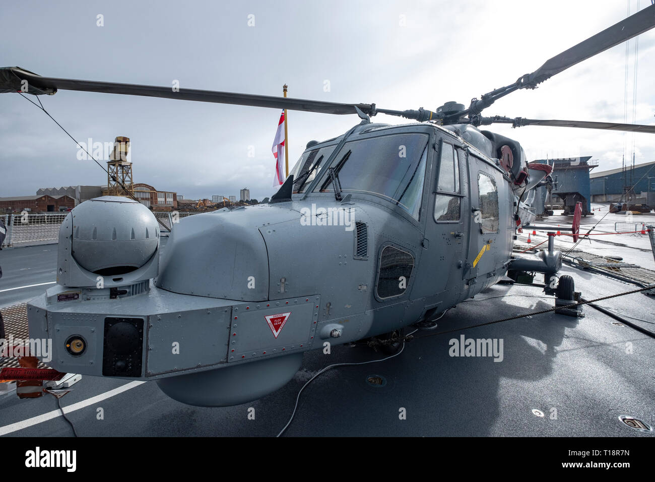 British royal navy warship hi-res stock photography and images - Alamy