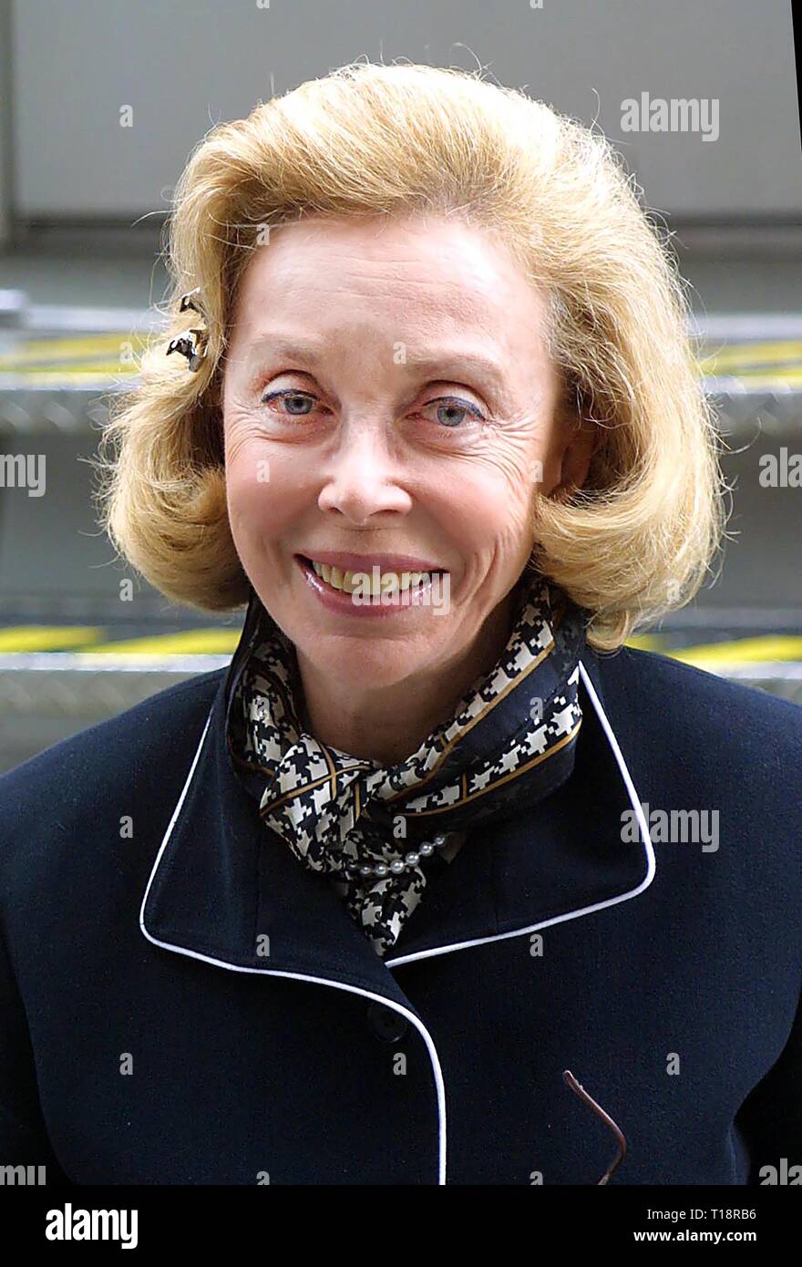 DR. JOYCE BROTHERS FILMING OF THE MOVIE "ANALYZE THAT" NYC. Photo By ...