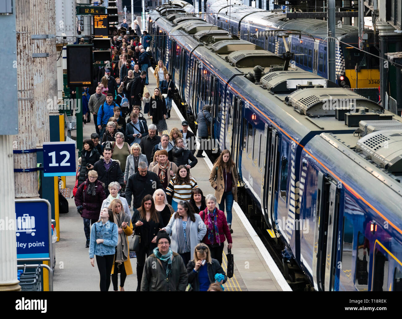 Station platform train uk hi-res stock photography and images - Alamy