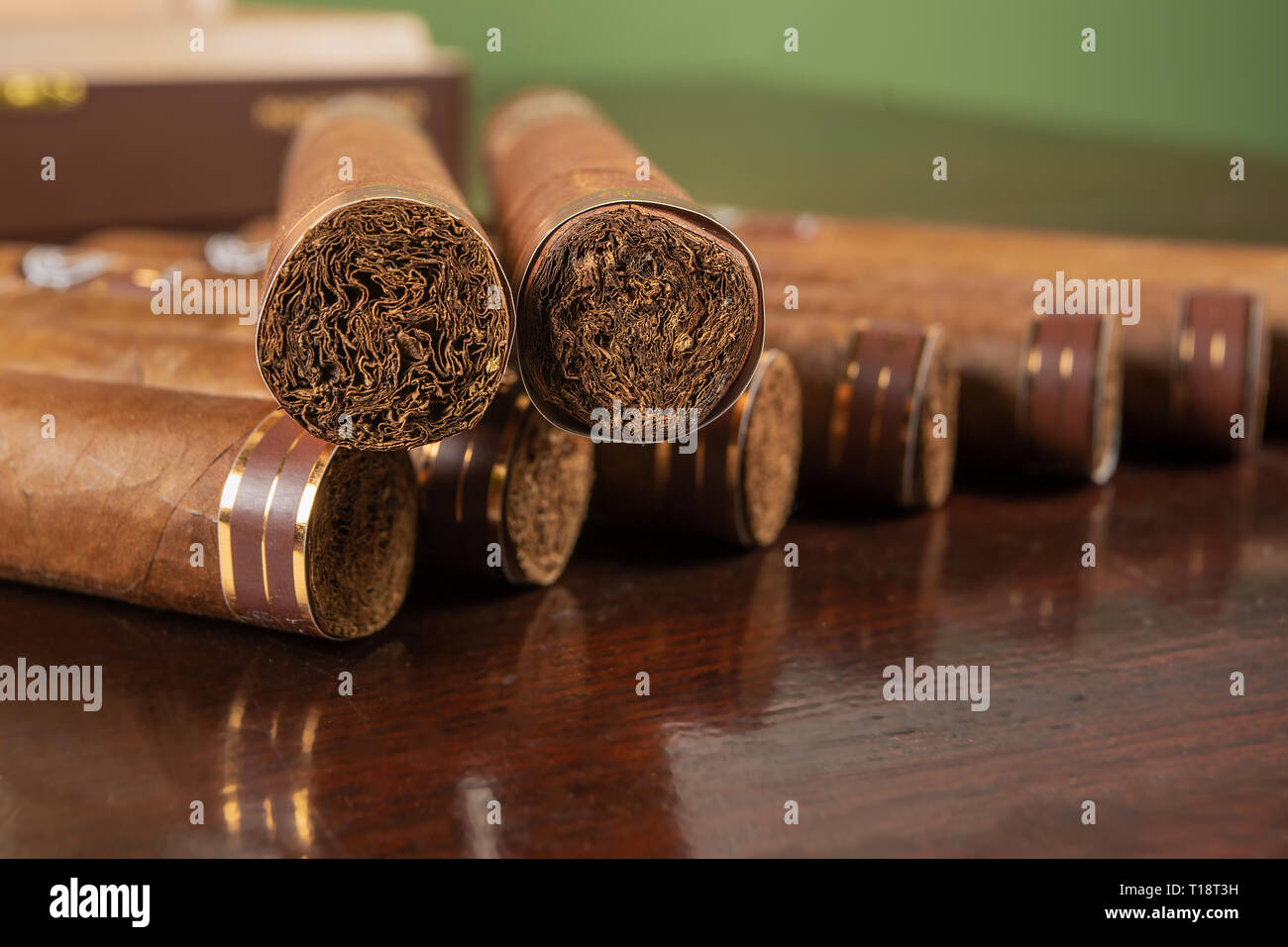 Quality cigars hi-res stock photography and images - Alamy