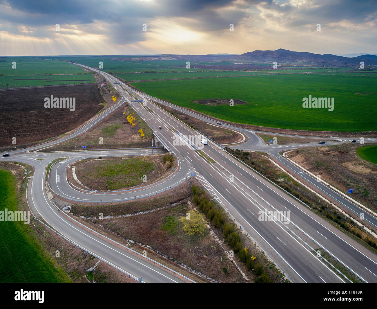 Two way highway hi-res stock photography and images - Alamy