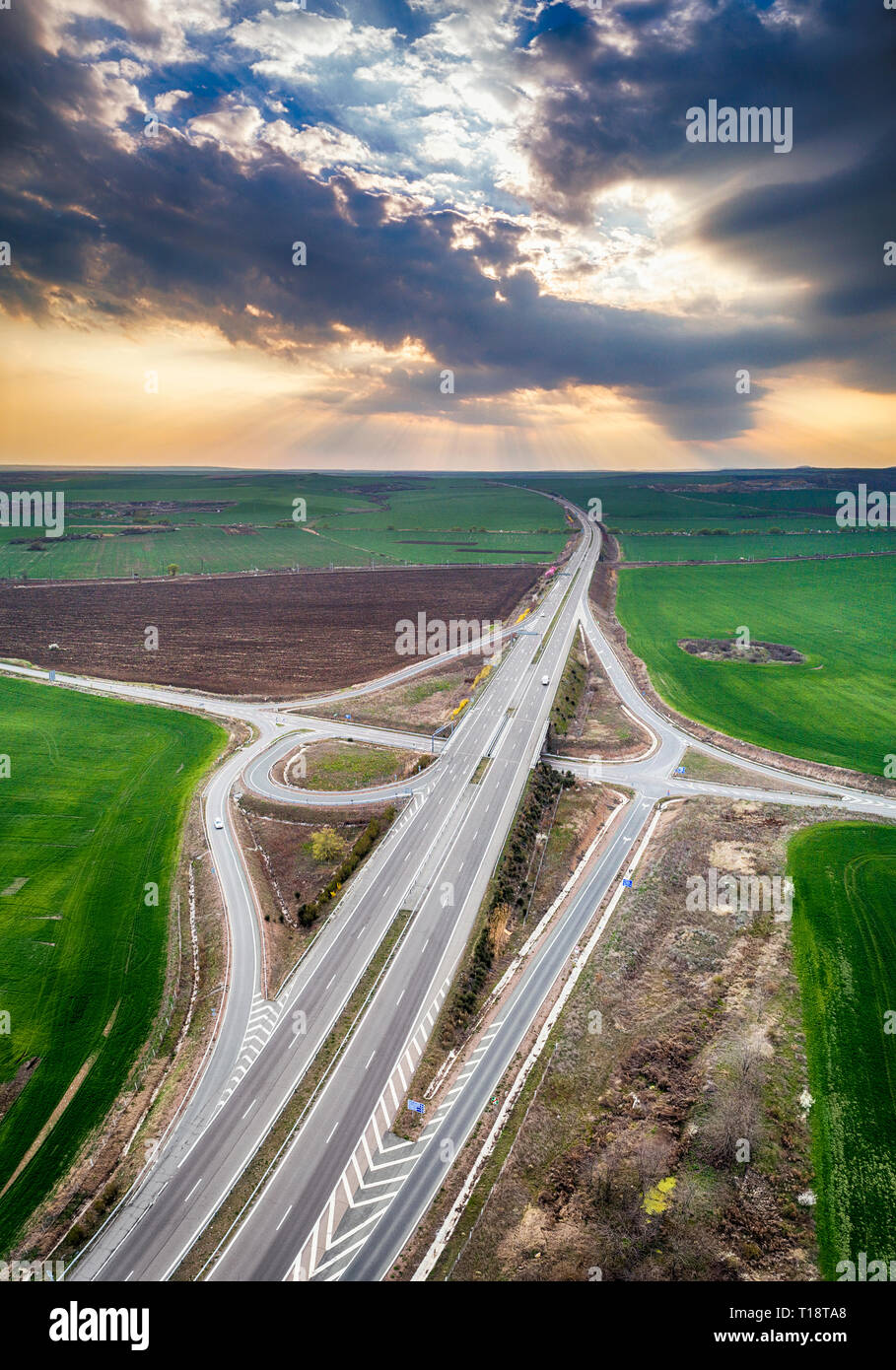 Two way highway hi-res stock photography and images - Alamy