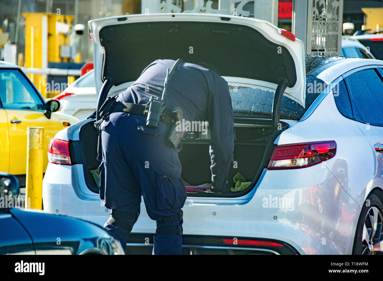 Border patrol officer hi-res stock photography and images - Alamy