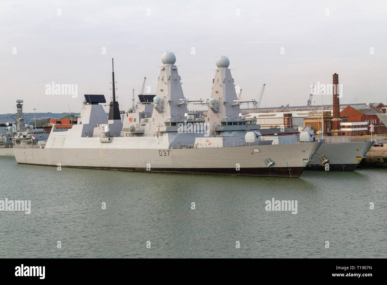 The HMS Duncan (D37) & HMS Dragon (D35) a Type 45 or Daring-class air ...