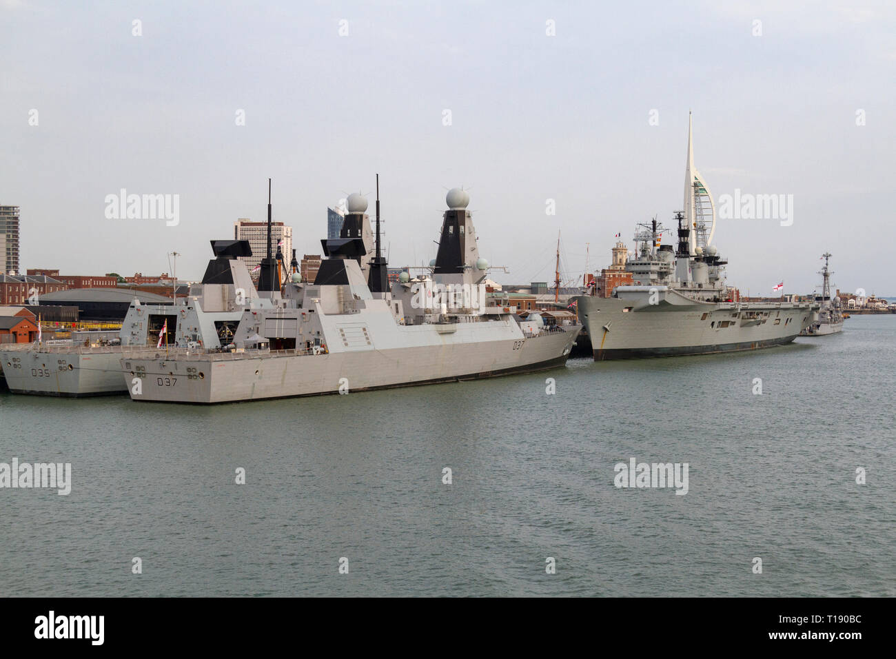 The HMS Duncan (D37) & HMS Dragon (D35) a Type 45 or Daring-class air ...