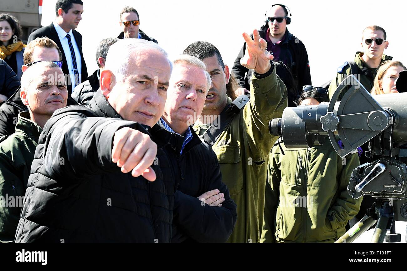 Israeli Prime Minister Benjamin Netanyahu, left, and IDF North Command ...