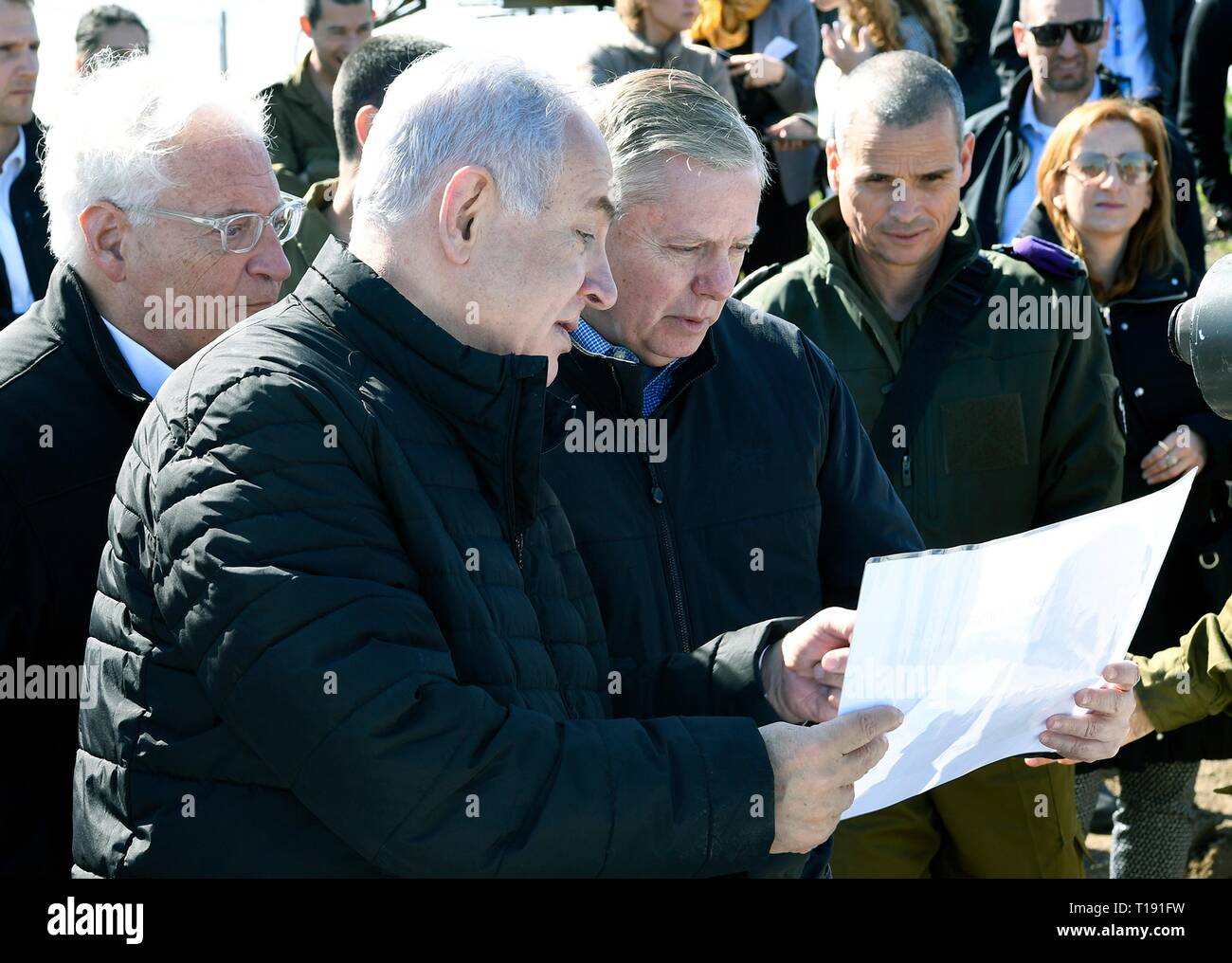 Israeli Prime Minister Benjamin Netanyahu, left, and U.S. Senator ...