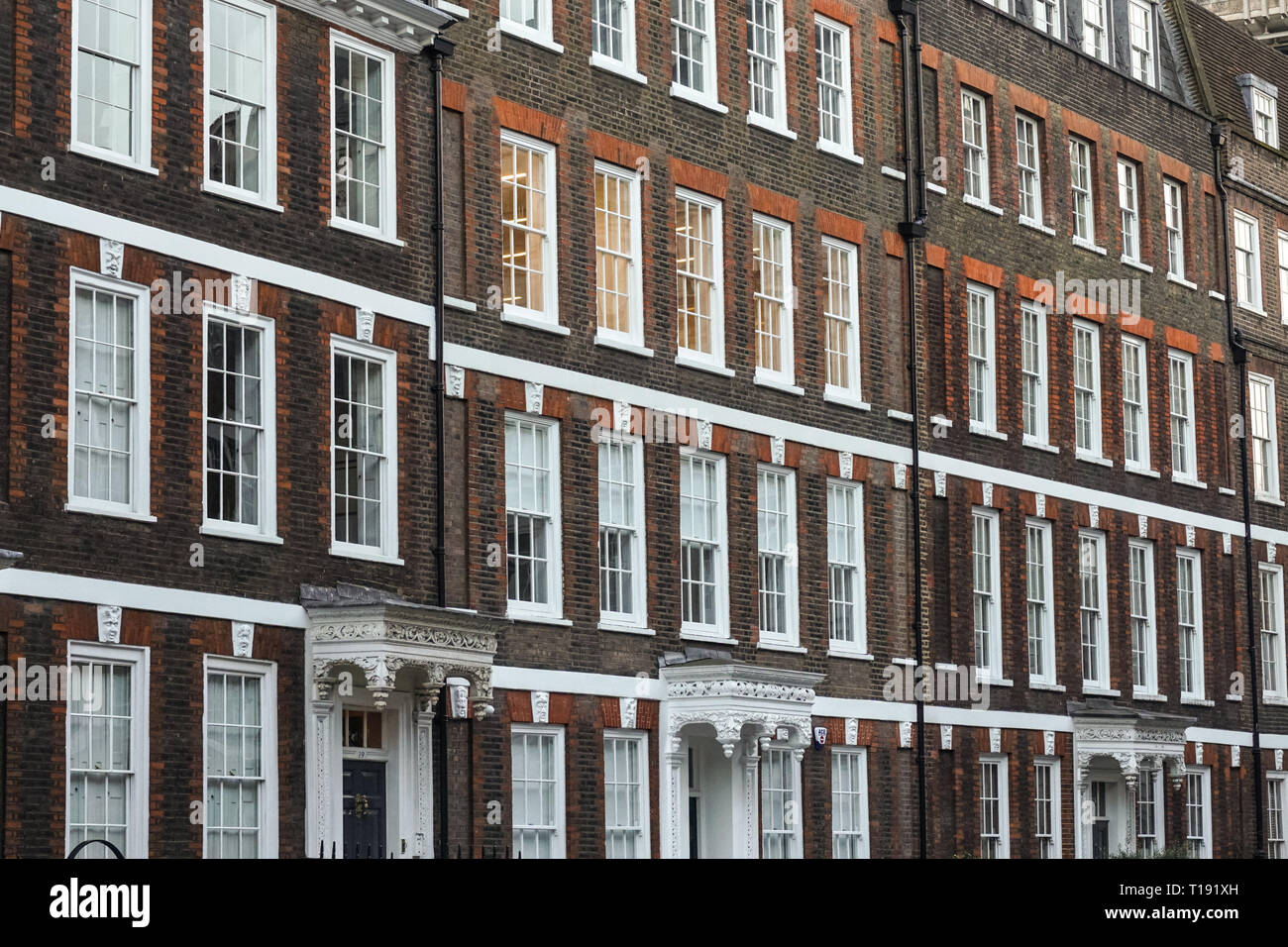 Queen annes gate london hi-res stock photography and images - Alamy
