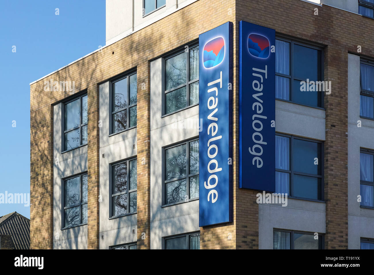 Travelodge logo sign hi-res stock photography and images - Alamy