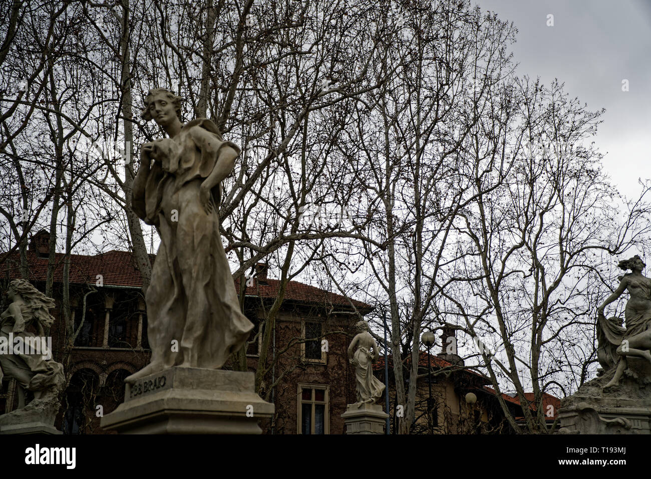 Square in torino fountain people hi-res stock photography and images ...