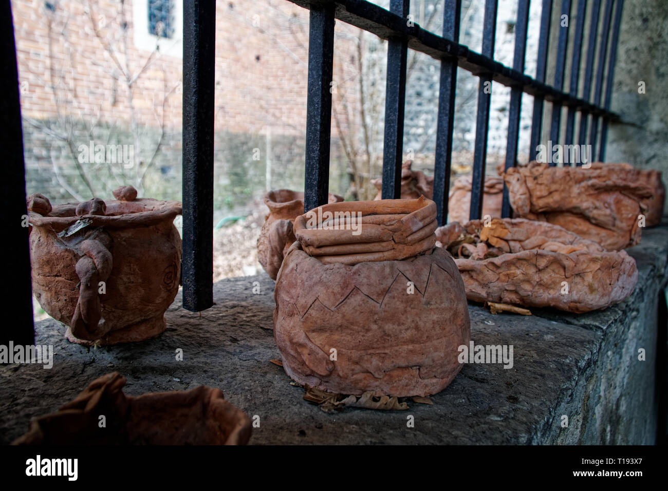 Medieval and tudor pottery, a display of late Stock Photo - Alamy