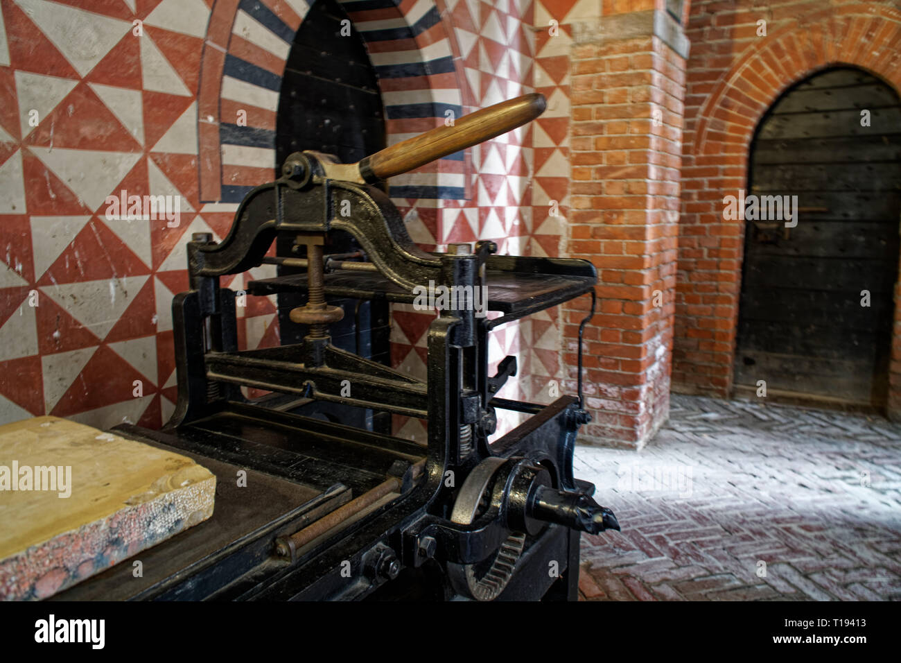Medieval paper making hi-res stock photography and images - Alamy