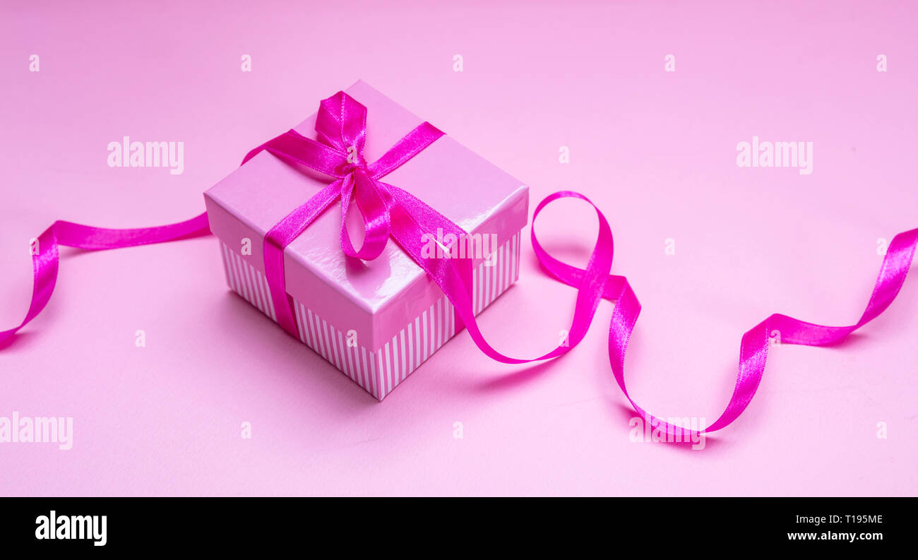 Pink ribbon bow hi-res stock photography and images - Alamy
