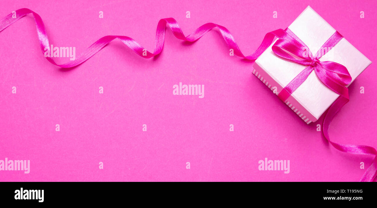 Pink ribbon bow hi-res stock photography and images - Alamy