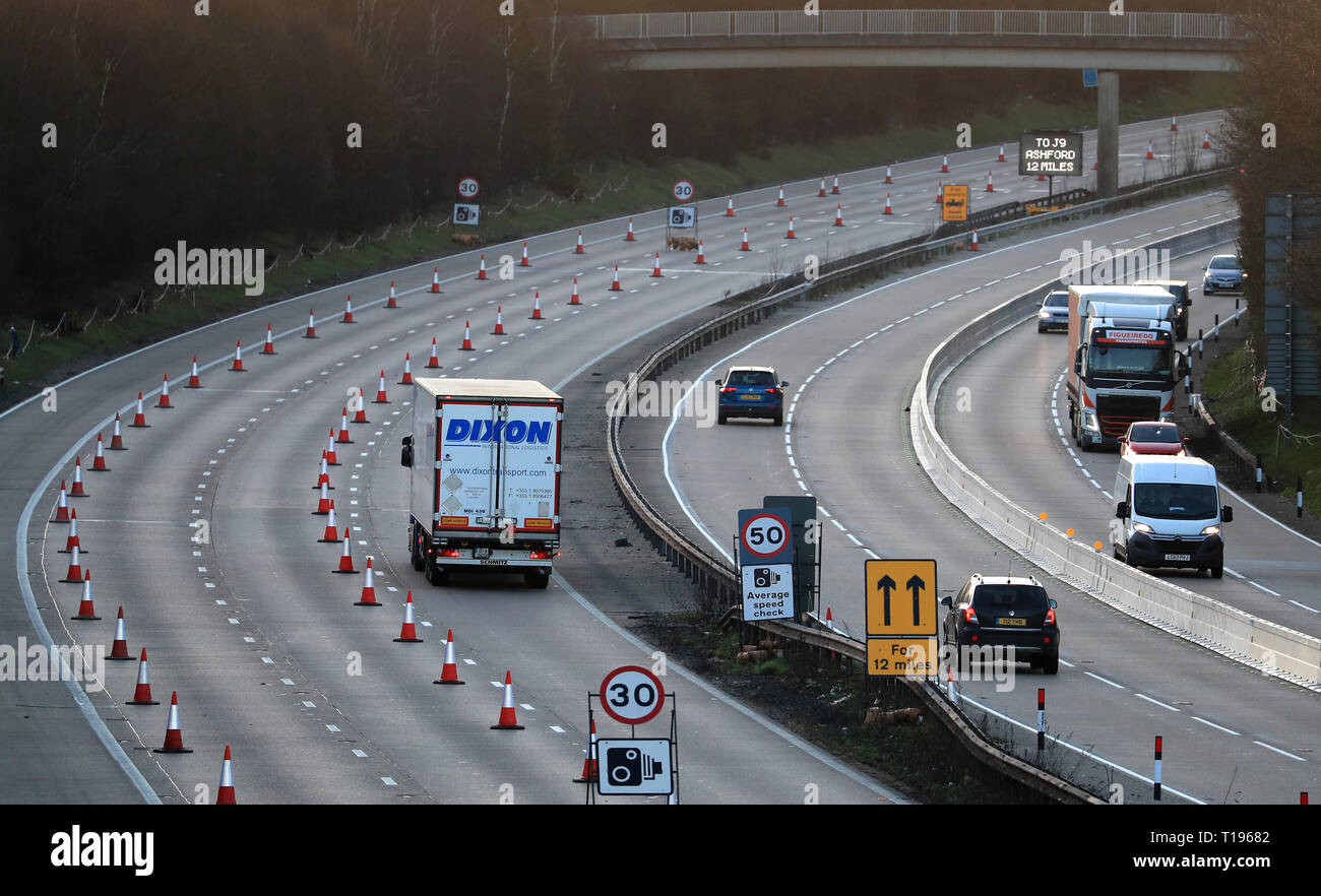 Contraflow system hi-res stock photography and images - Alamy