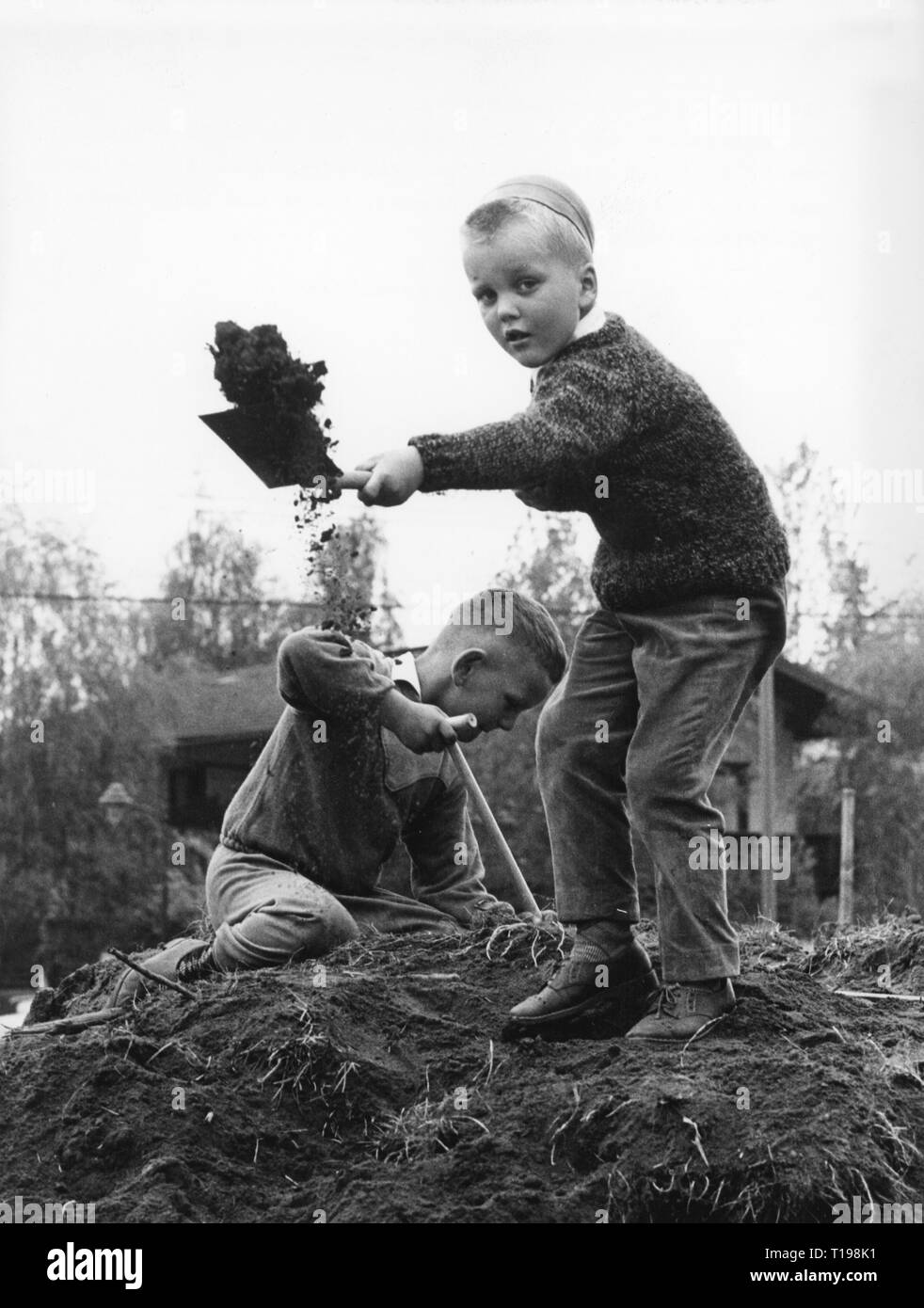 1950s children playing Black and White Stock Photos & Images - Alamy