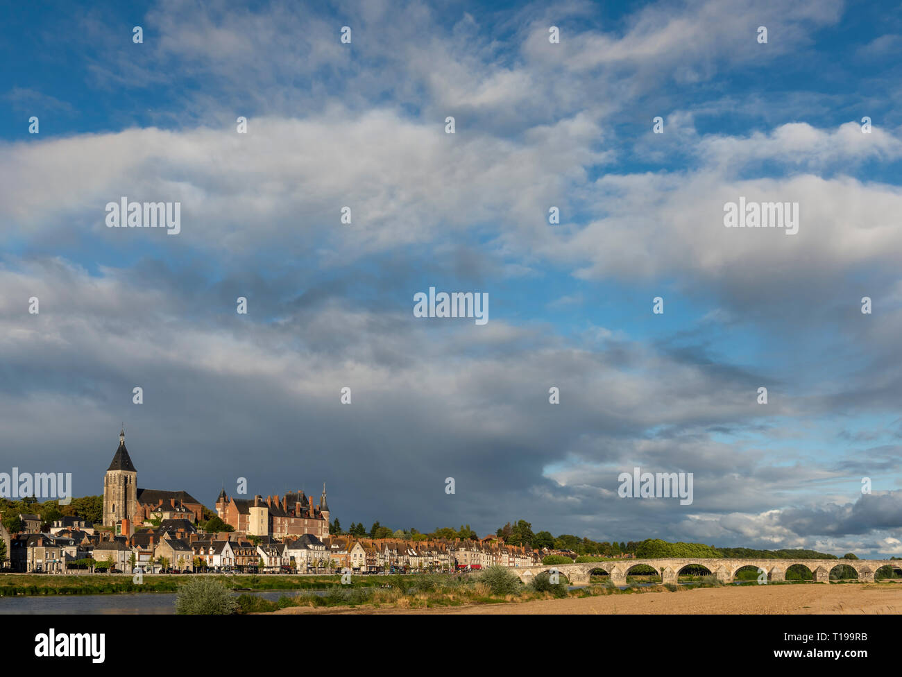 The village og Gien with castle and church and the romanesque bridge ...