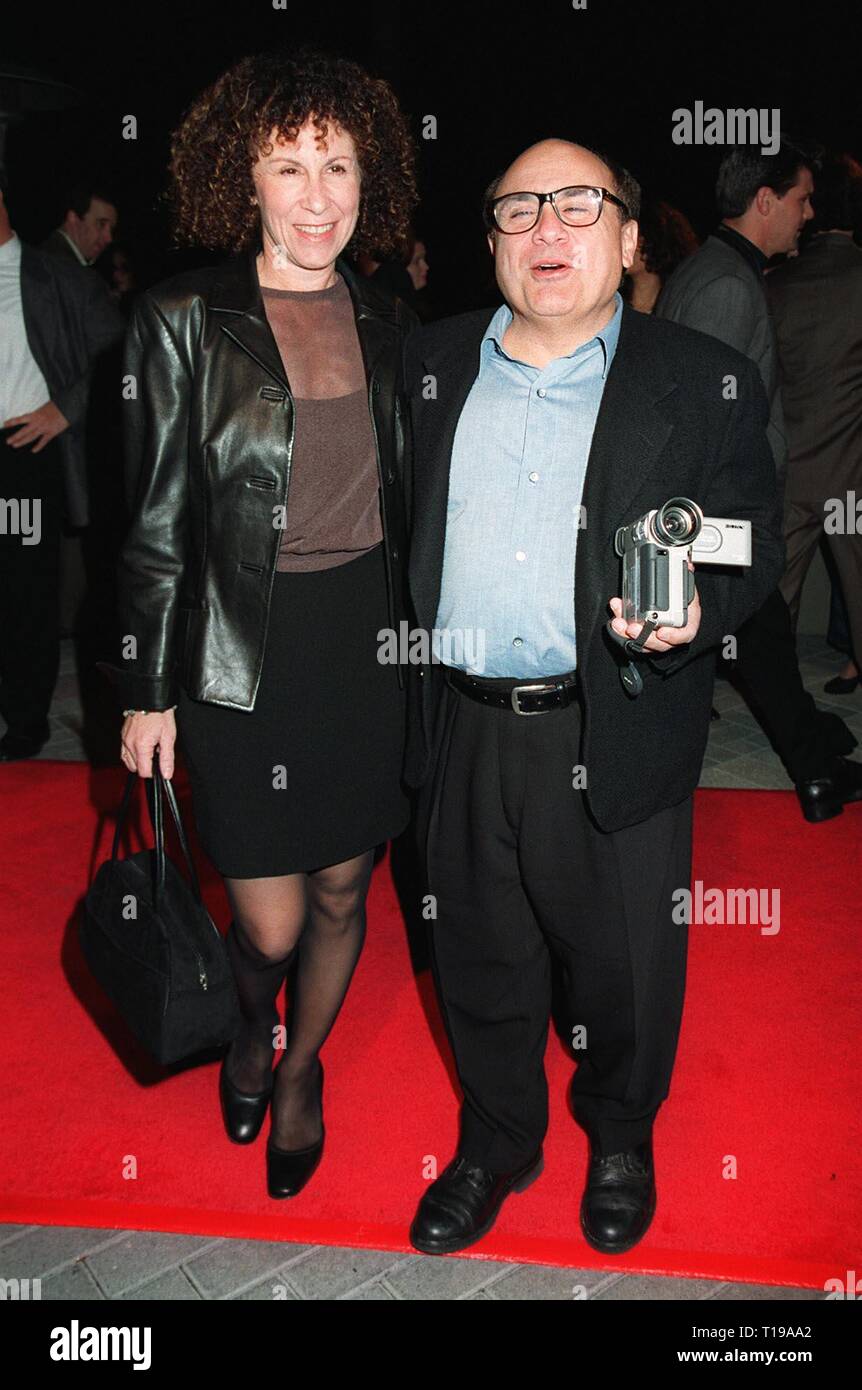 LOS ANGELES, CA. November 19, 1997: Actor DANNY DEVITO & actress wife ...