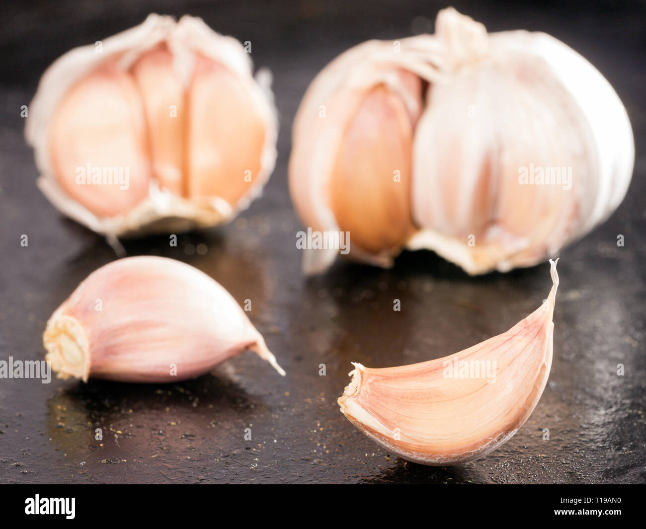 fresh organic garlic on black background. Close up Stock Photo - Alamy