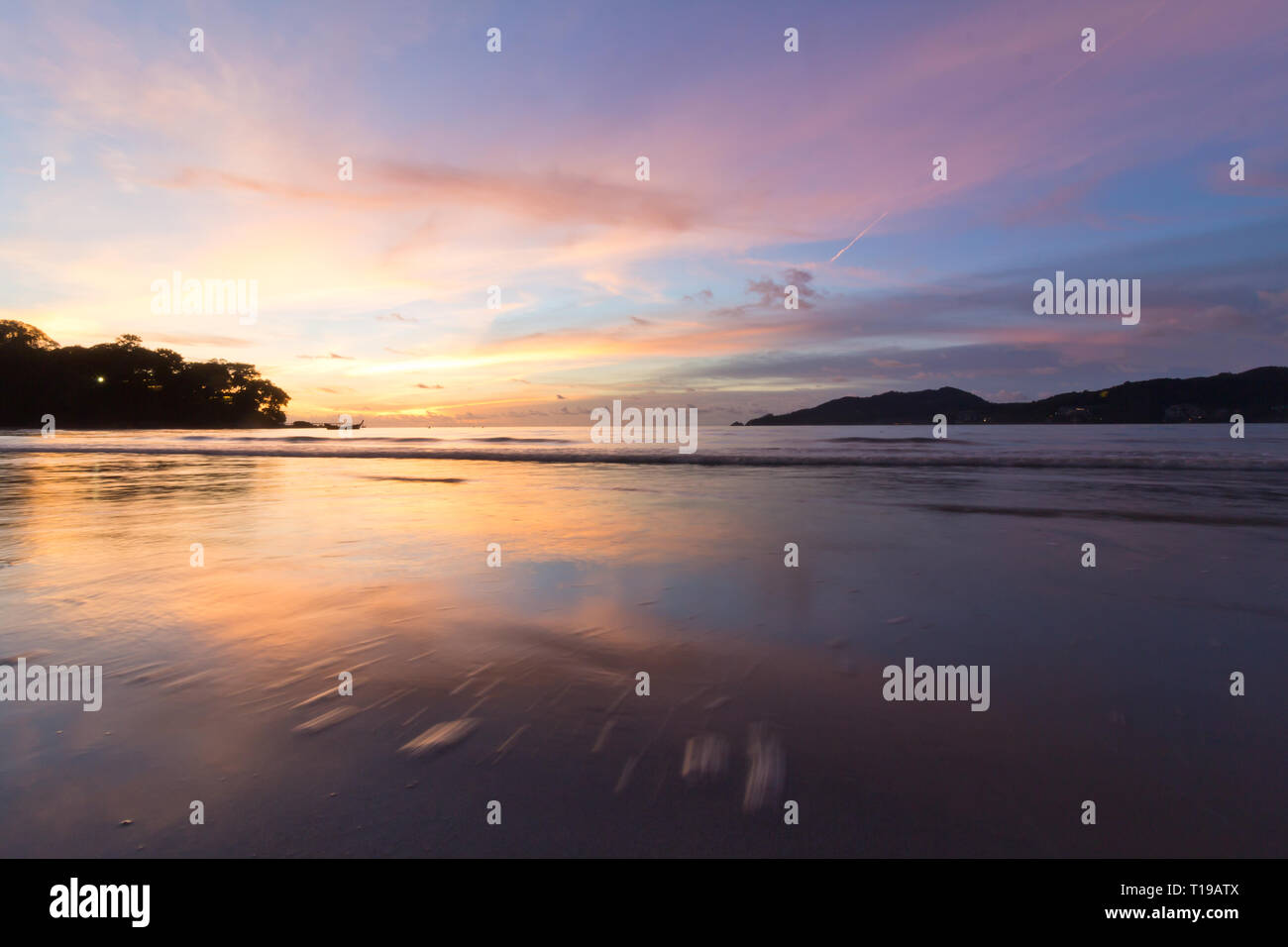 Ocean sunset golden hour hi-res stock photography and images - Alamy