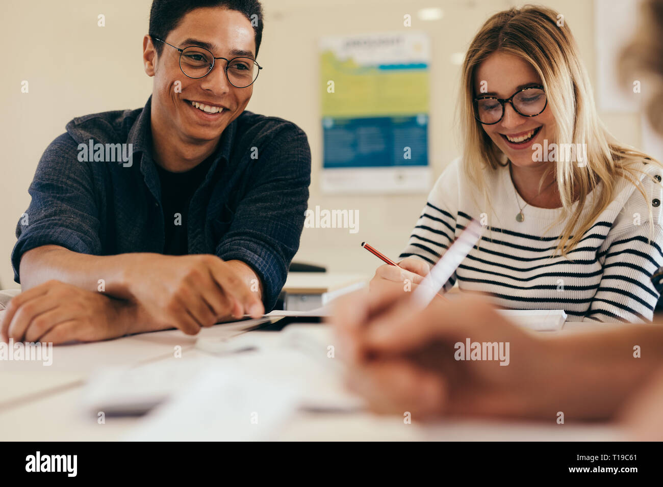 High school students reading library hi-res stock photography and ...