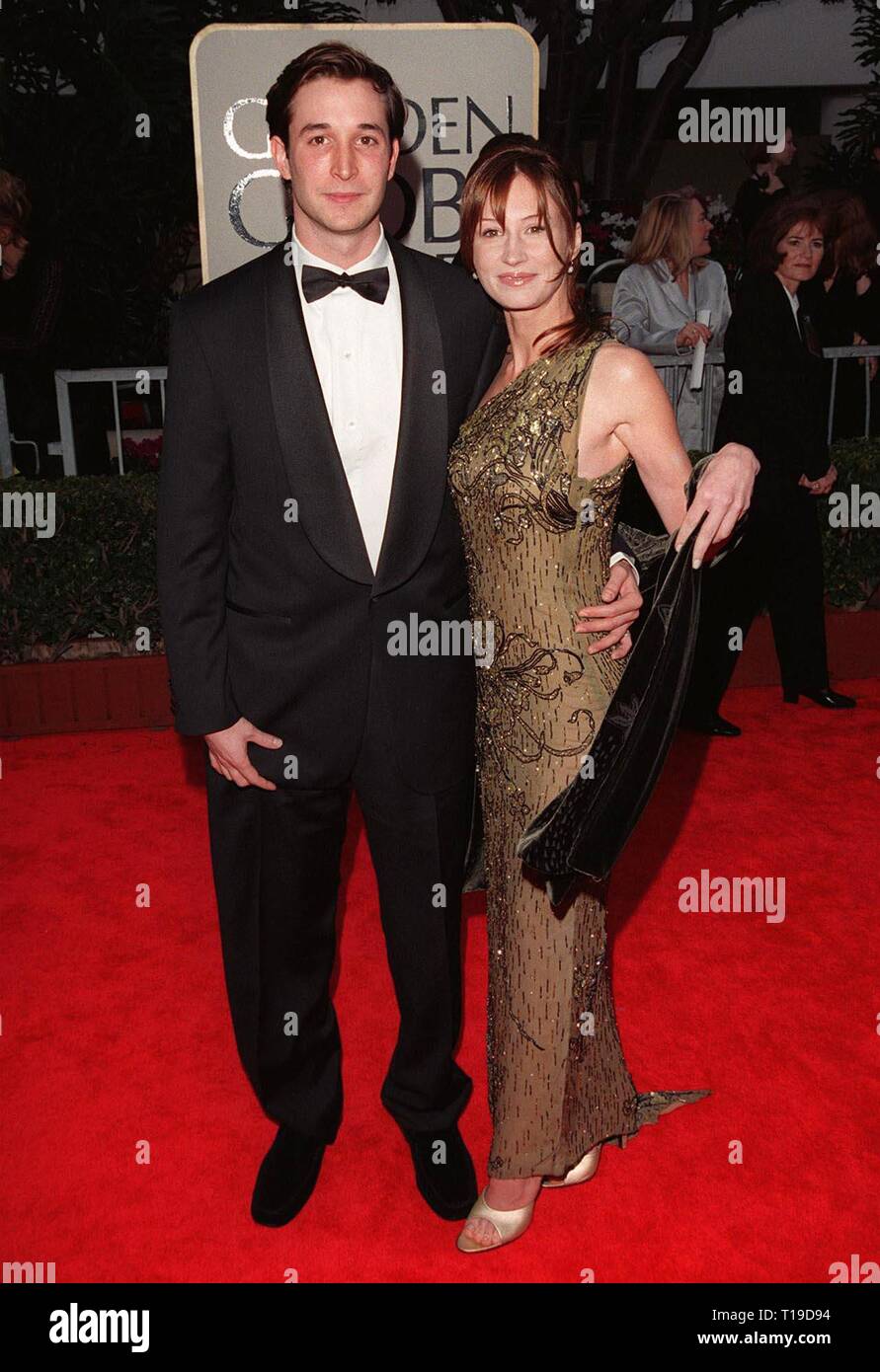 LOS ANGELES, CA - January 18, 1998: "ER" star NOAH WYLE & girlfriend ...