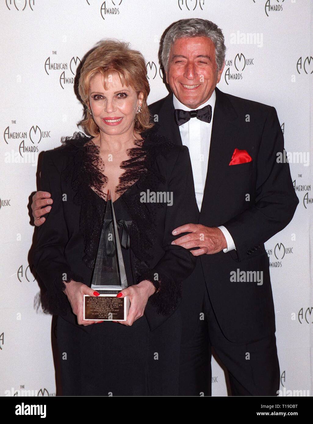 LOS ANGELES, CA - January 26, 1998: Singer NANCY SINATRA receiving a ...