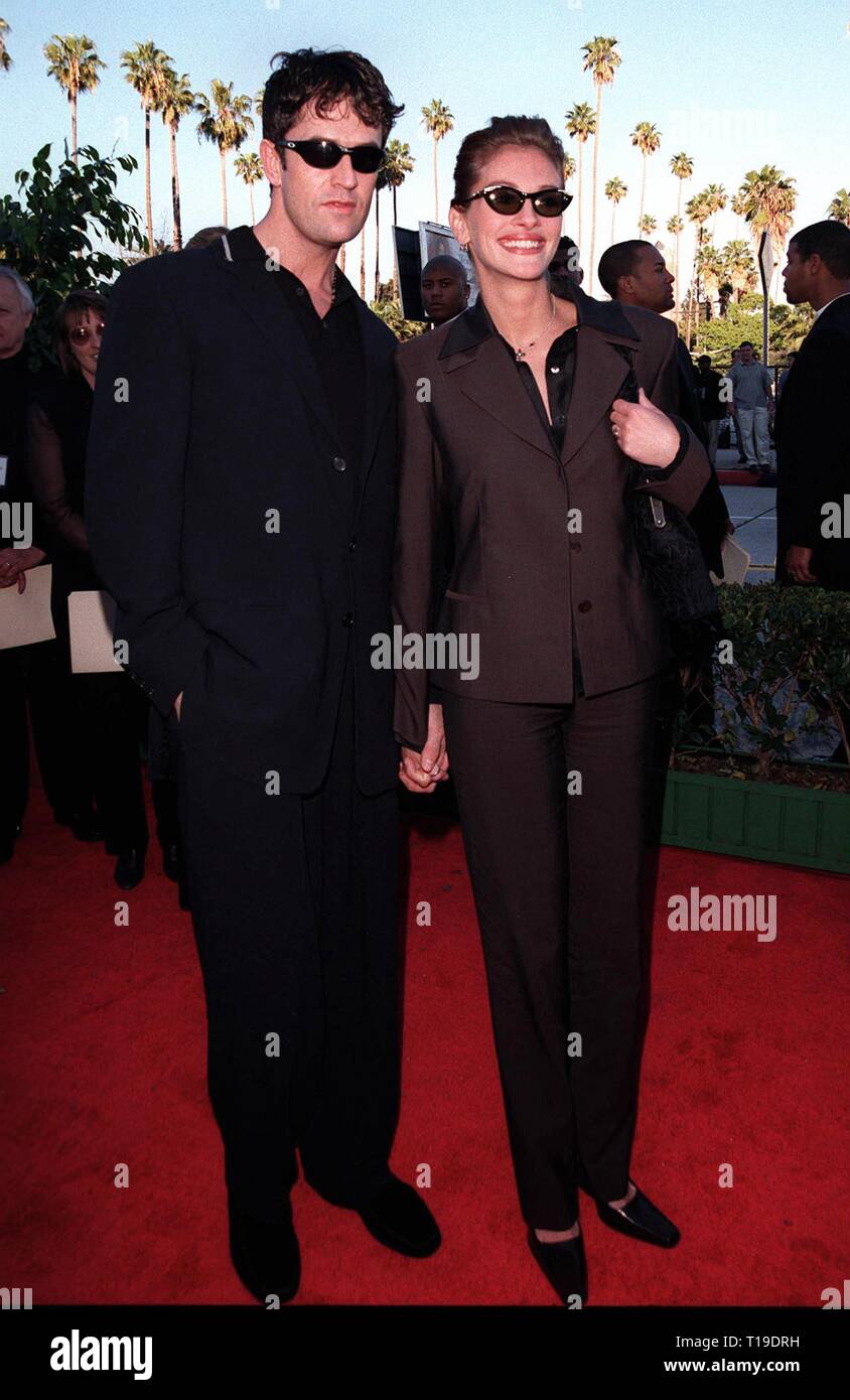LOS ANGELES, CA - March 10, 1998: Actress JULIA ROBERTS & actor RUPERT ...