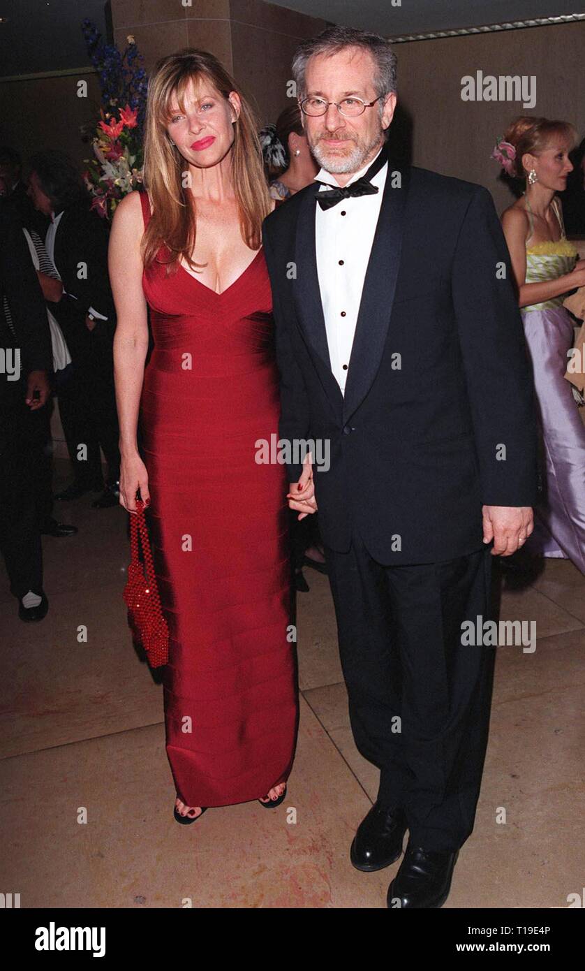 LOS ANGELES, CA - April 18, 1998: Director STEVEN SPIELBERG & actress ...
