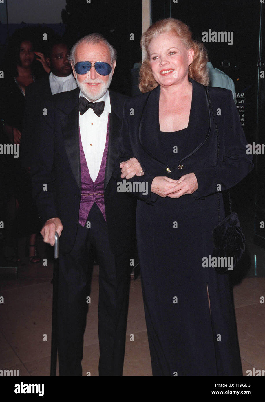 LOS ANGELES, CA - October 12, 1998: Actor SIR JOHN MILLS & actress ...