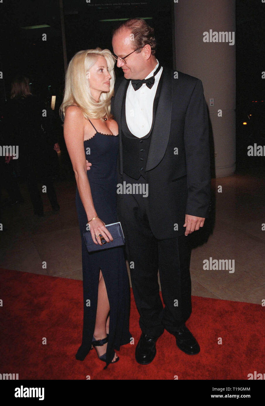 LOS ANGELES, CA - October 24, 1998: Frazier star KELSEY GRAMMER & wife ...