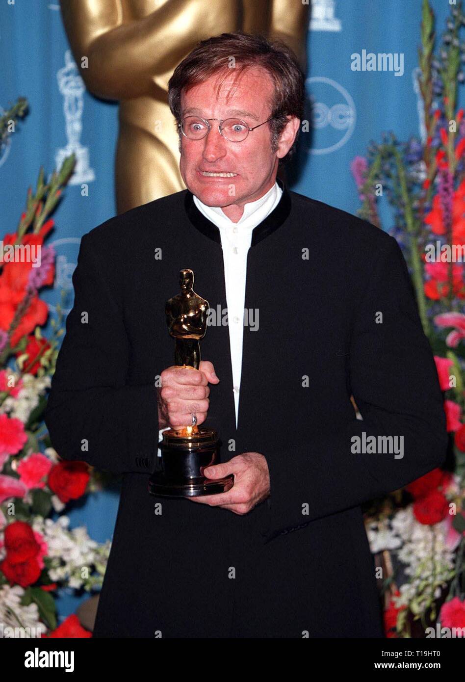 LOS ANGELES, CA - March 24, 1998: 23MAR98: Actor ROBIN WILLIAMS at the ...