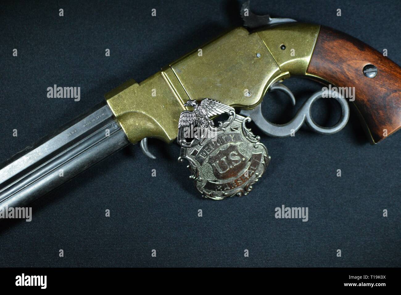 Sheriff cowboy gun badge hi-res stock photography and images - Alamy