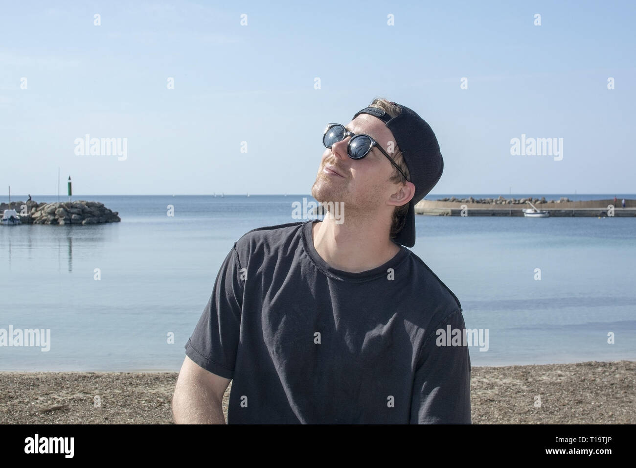 Backwards cap hi-res stock photography and images - Alamy