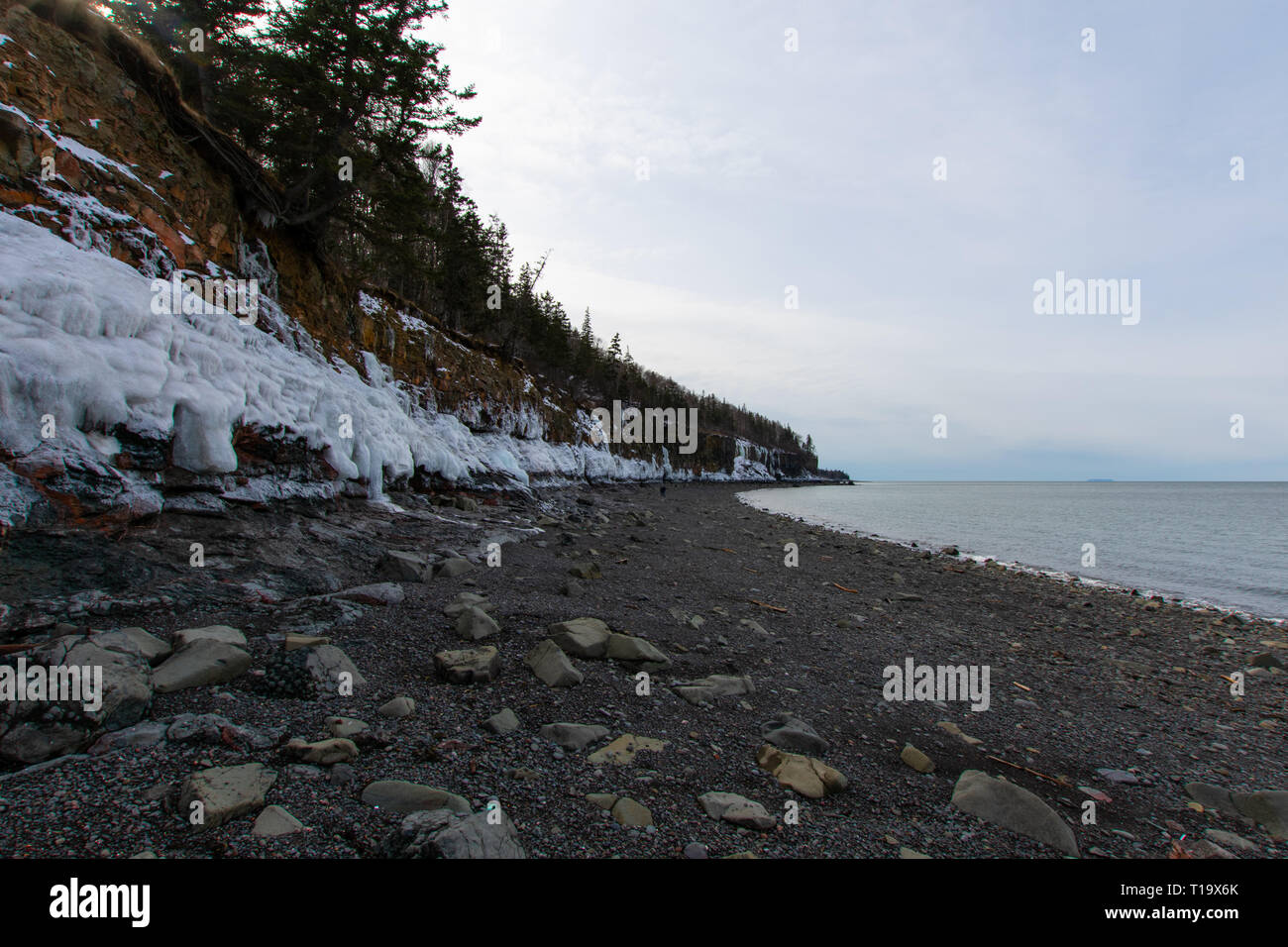 Frozen waterfalls over cliffs hi-res stock photography and images - Alamy