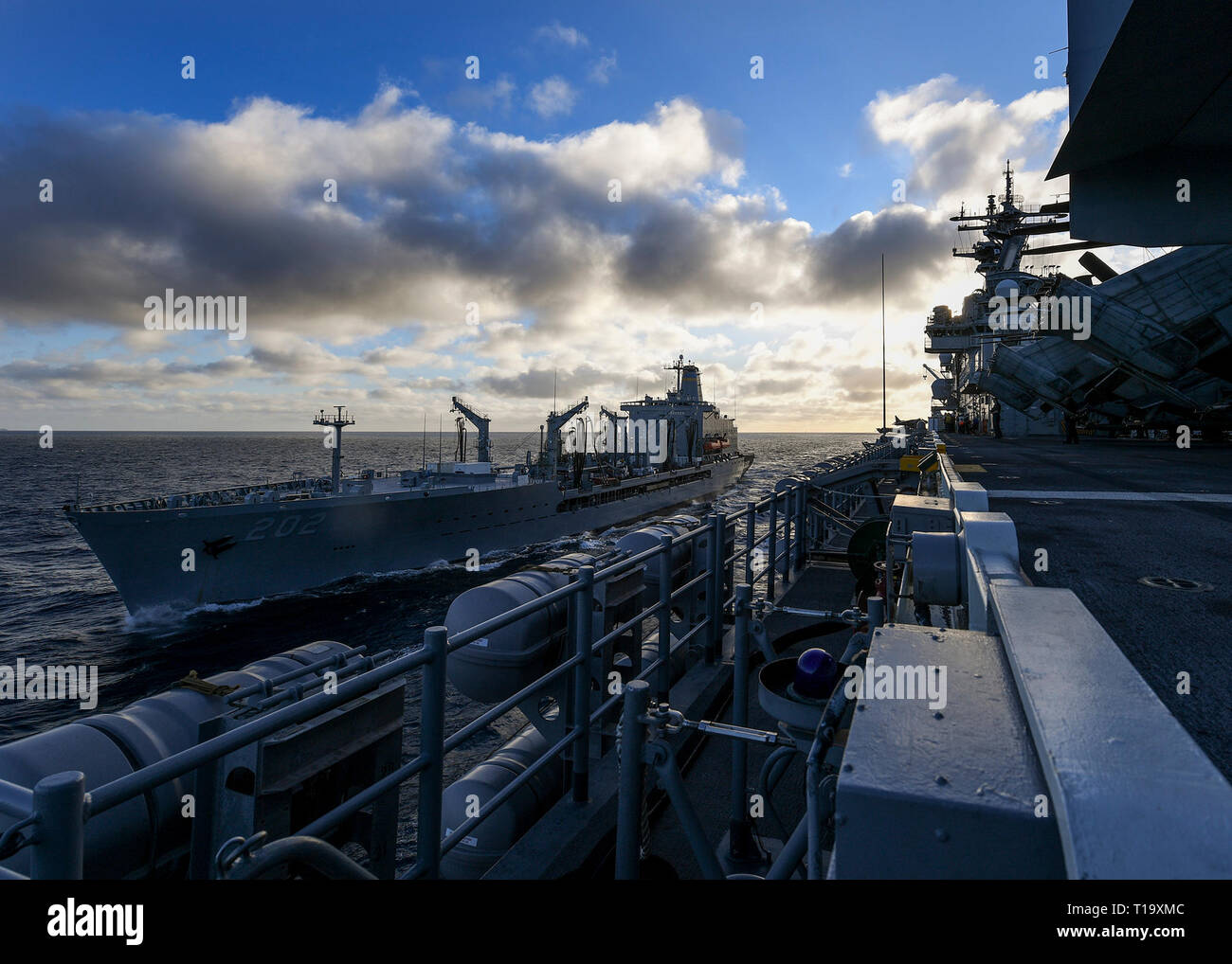 190323-N-PM193-1008 PACIFIC OCEAN (March 23, 2019) Amphibious assault ...