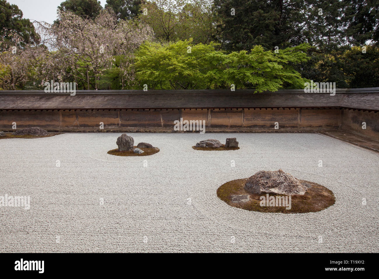 Zen rock garden hi-res stock photography and images - Alamy