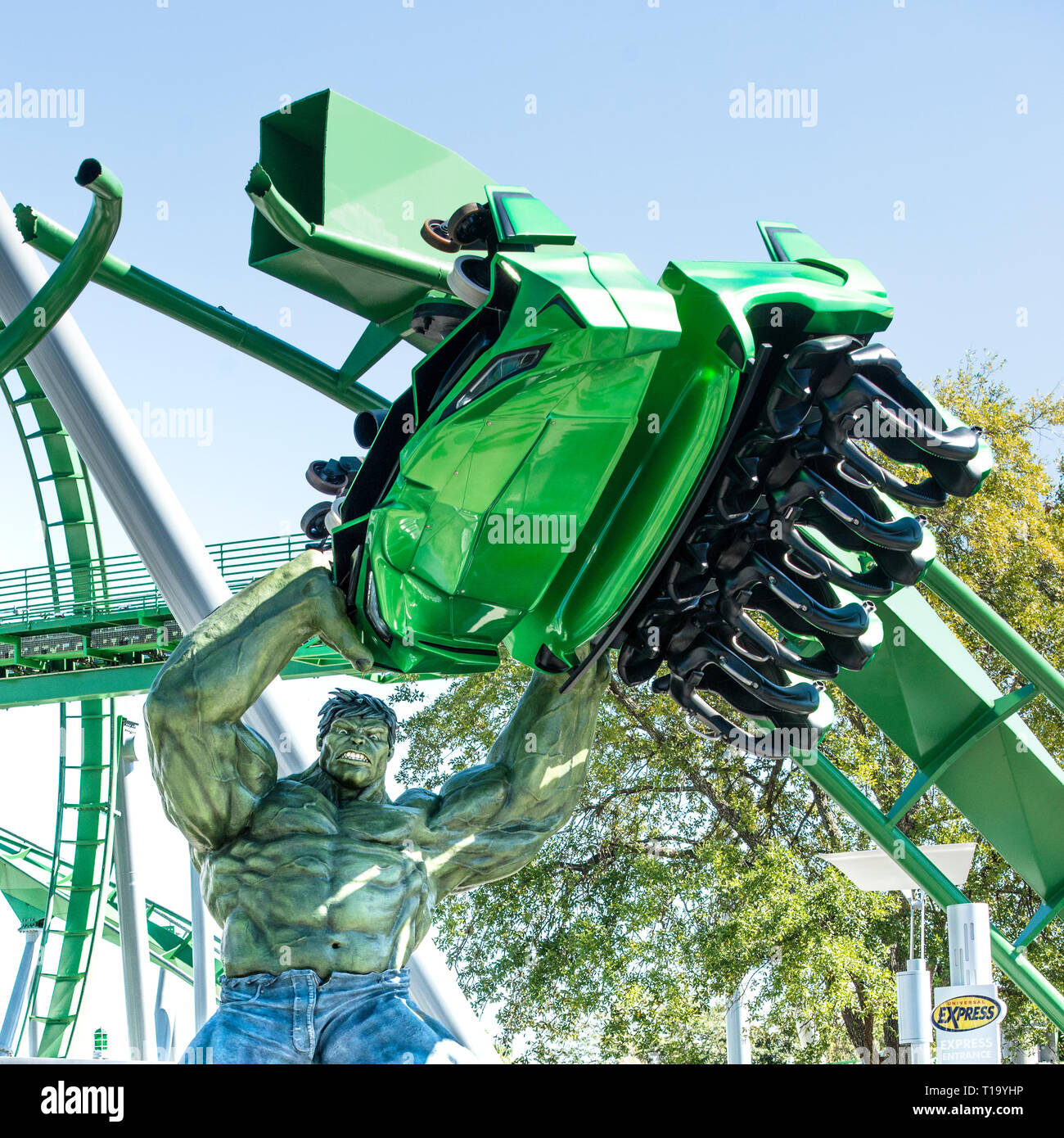 Hulk statue holding ride vehicle over his head hi-res stock photography ...
