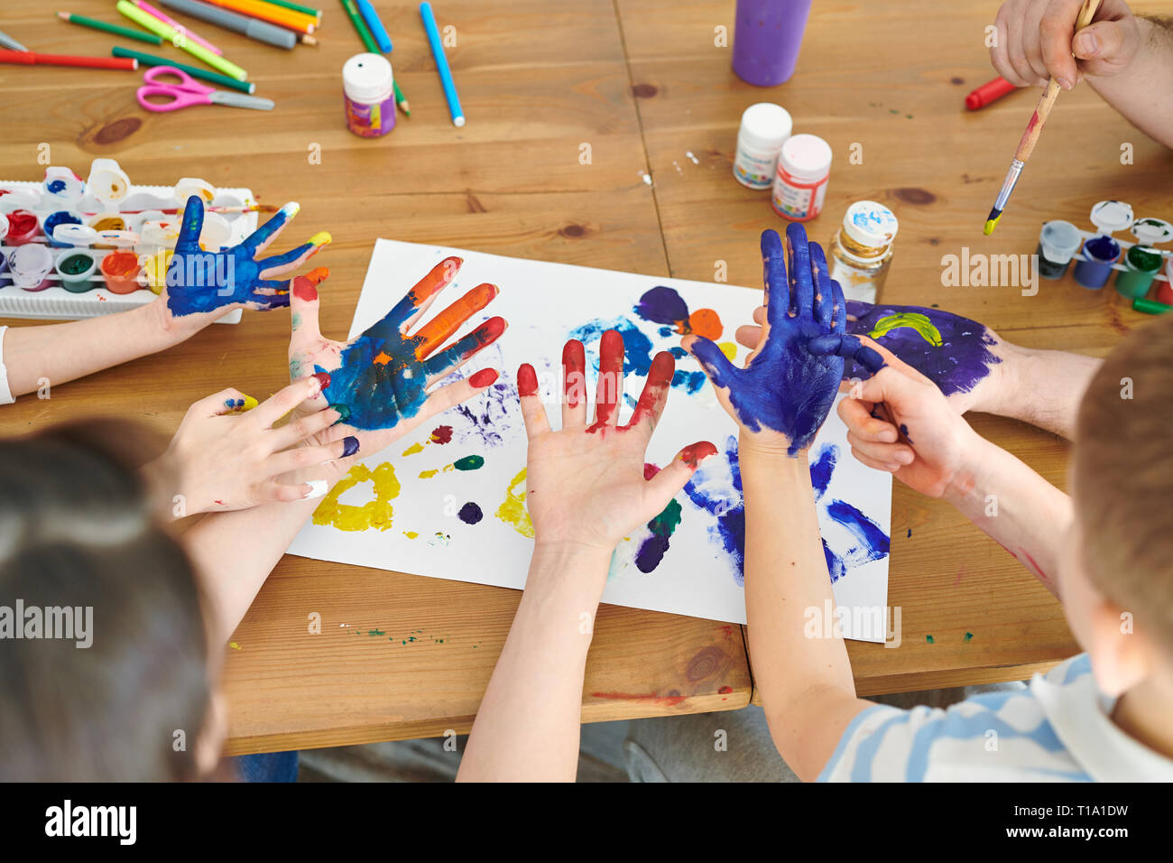 Parent and kid painting hi-res stock photography and images - Alamy