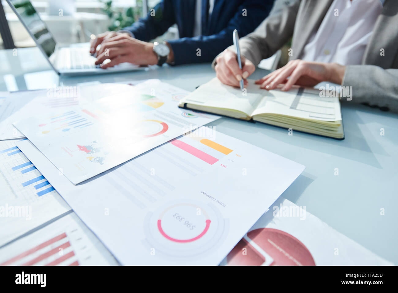 Analysis banker hi-res stock photography and images - Alamy