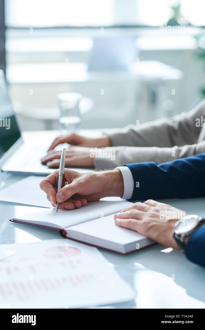 Working work hi-res stock photography and images - Alamy