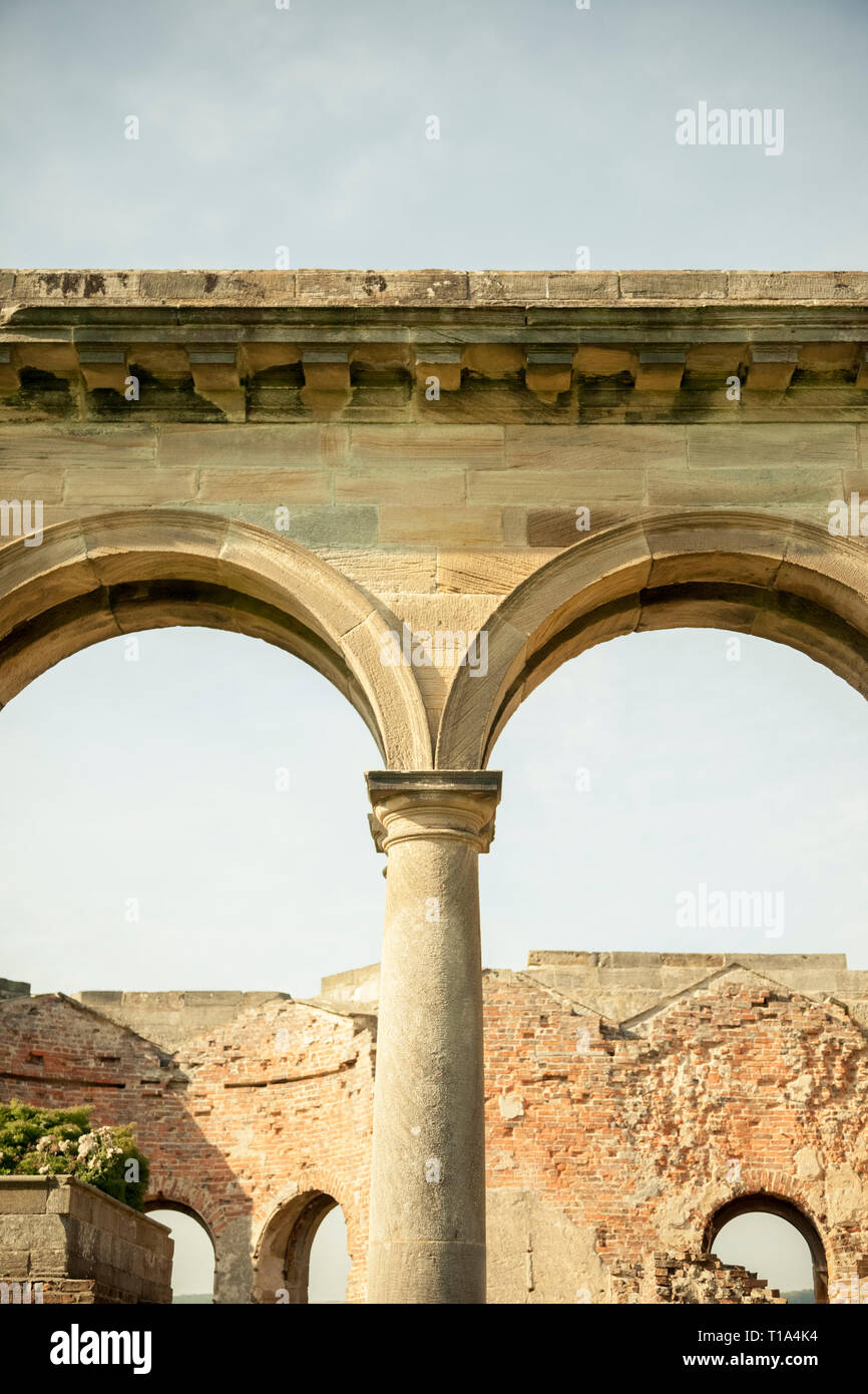 Brick stone arches hi-res stock photography and images - Alamy