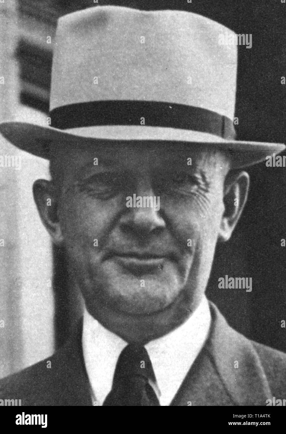 Bishop hat hi-res stock photography and images - Alamy