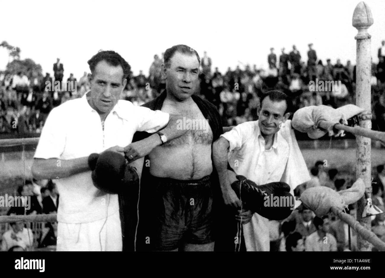 Historic boxing match hi-res stock photography and images - Alamy