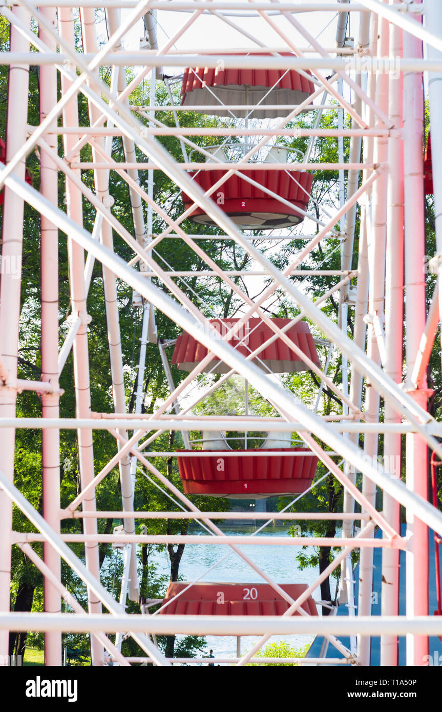 Attractions in spring city Park - Ferris Wheel Stock Photo - Alamy