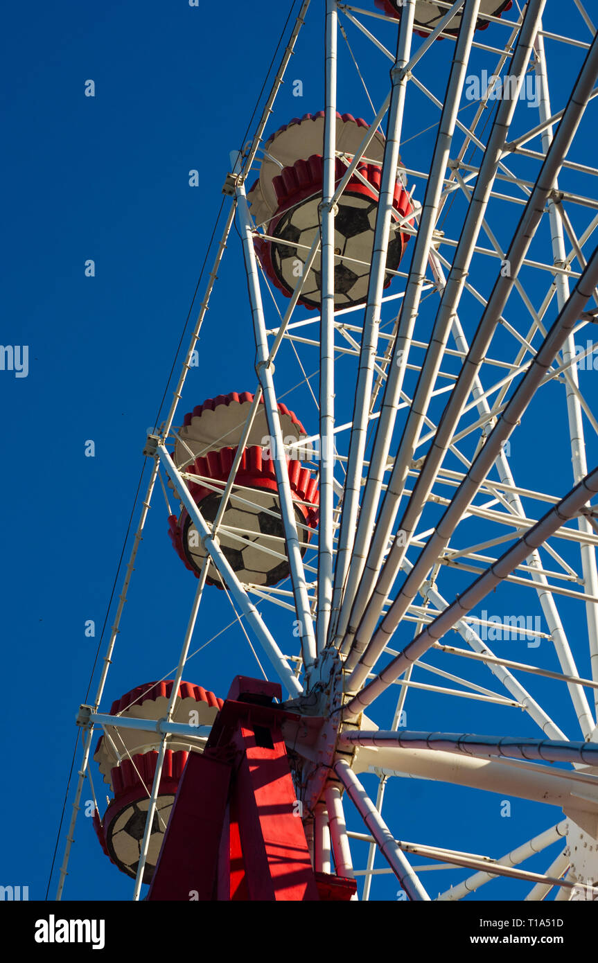 Attractions in spring city Park - Ferris Wheel Stock Photo - Alamy
