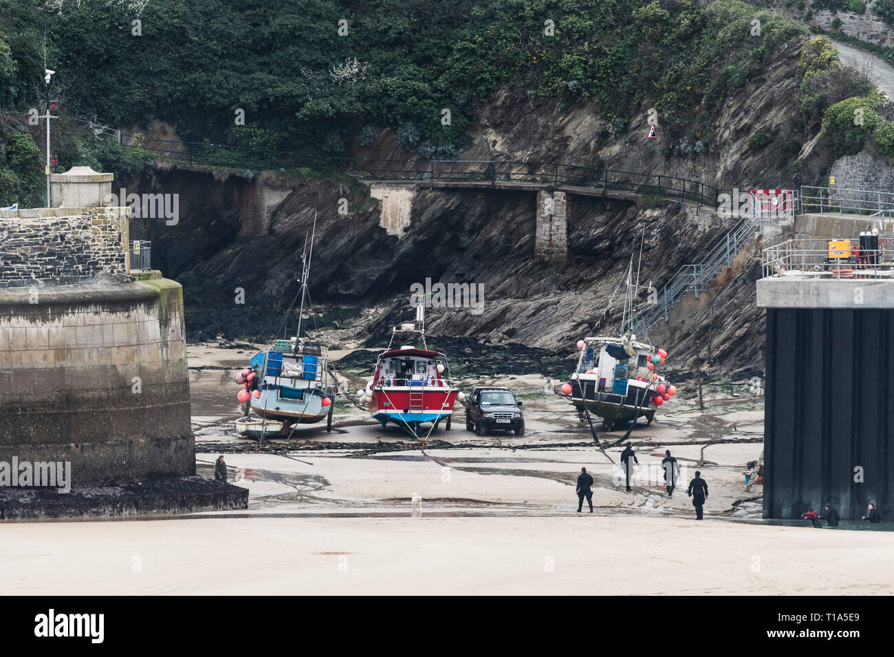 The entrance to Newquay Harbour on an ebb tide Stock Photo - Alamy