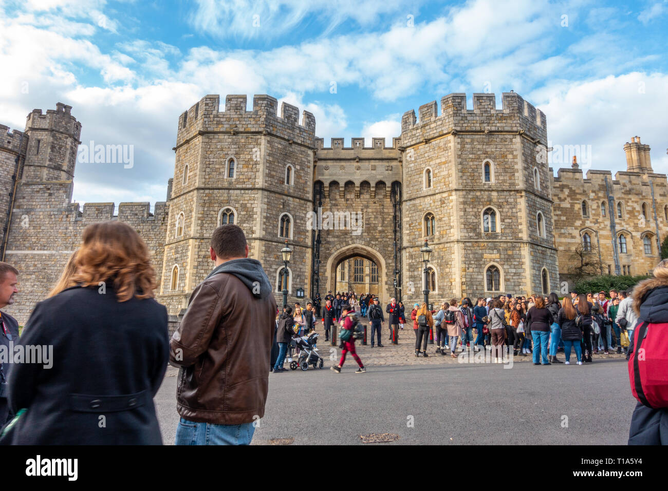 Henry VIII Gateway entrance into Windsor Castle Stock Photo - Alamy