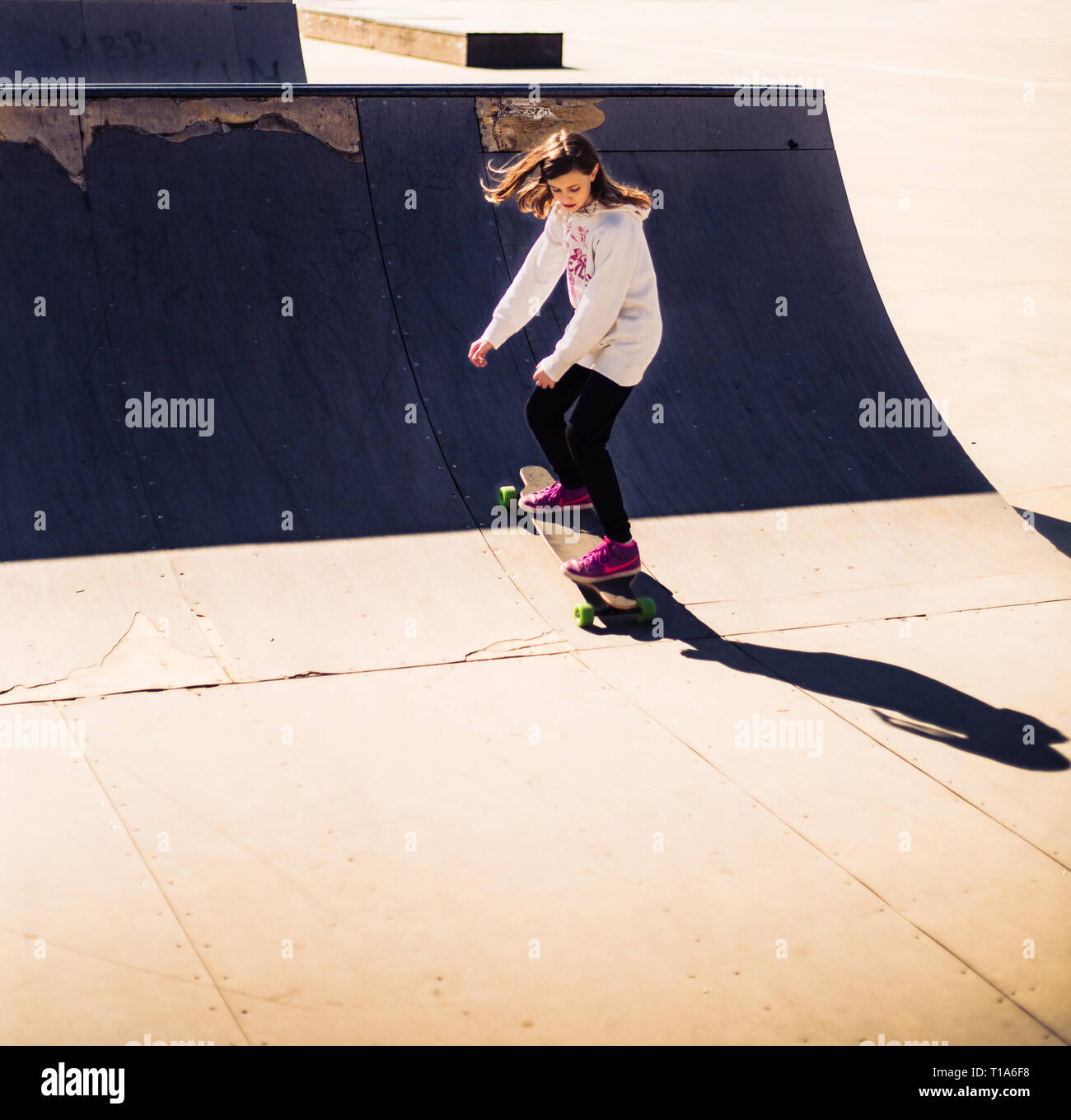 Girl skate hi-res stock photography and images - Alamy
