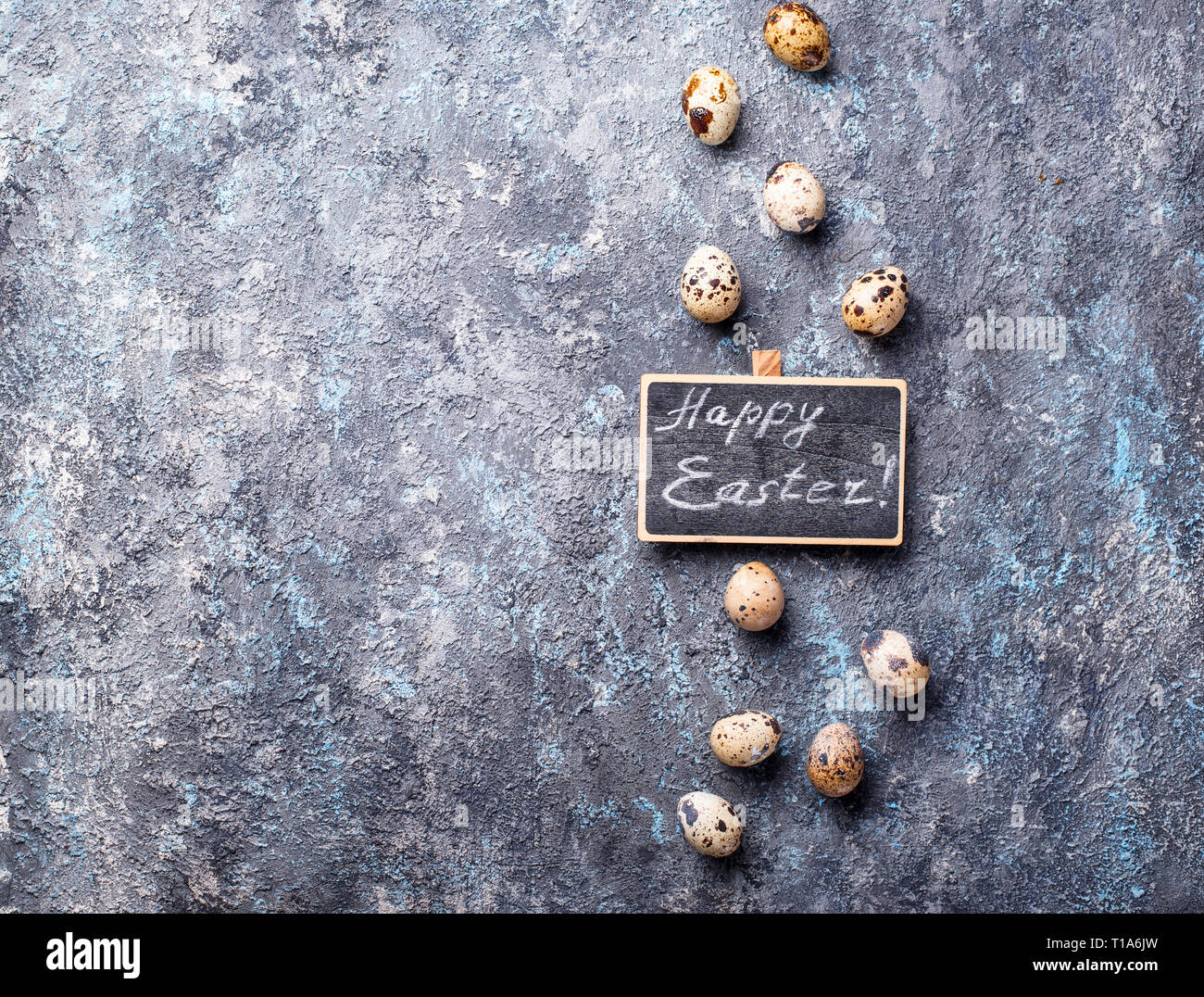 Easter background with quail eggs Stock Photo - Alamy